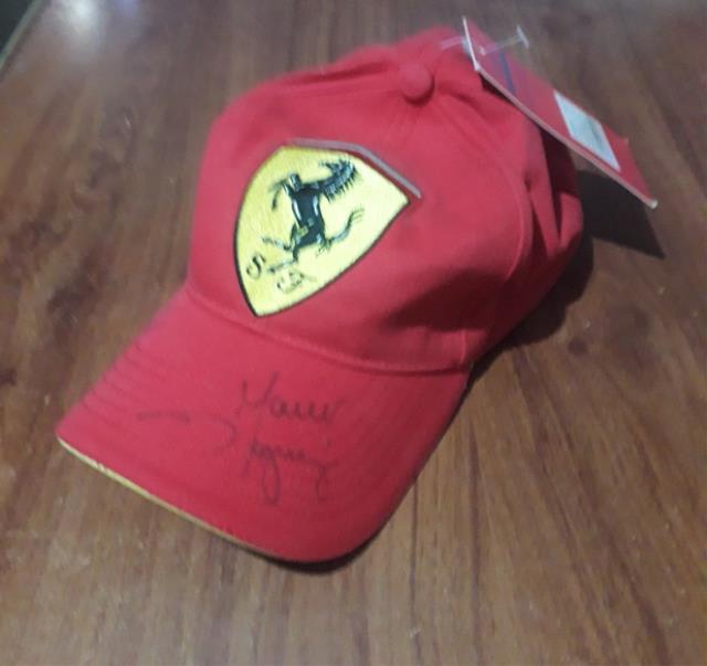 gorra Escudería Ferrari, autografiado - LosEconomicos.com - Anuncios ...